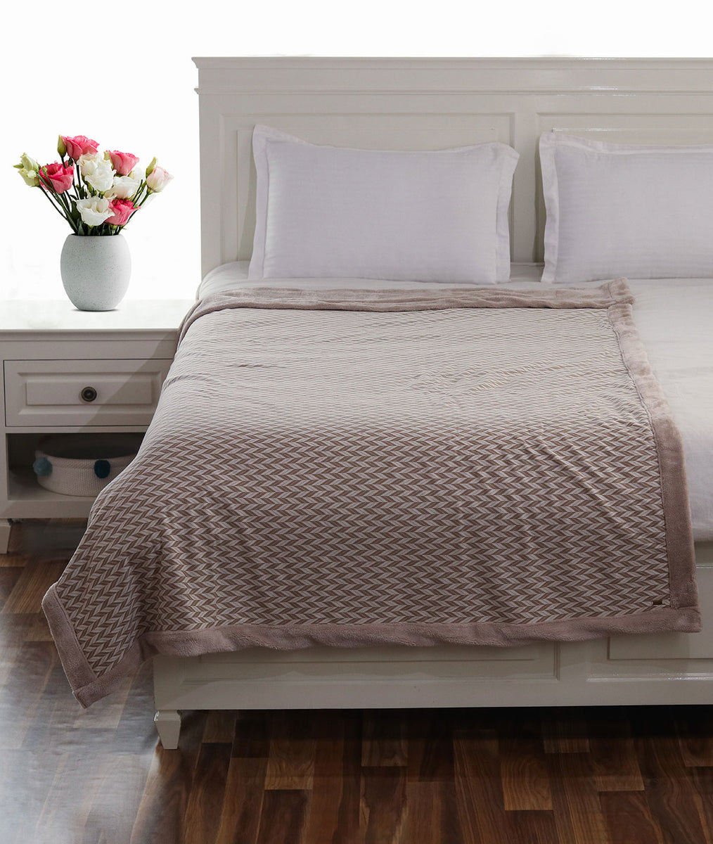 Eleanor- Stone & Natural Single Bed Cotton Knitted Blanket with Fur Ba ...